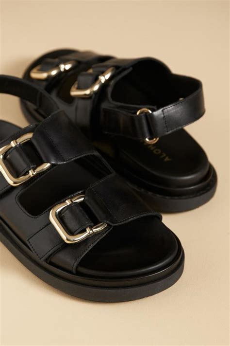 알로하 하퍼 샌들 앤트로폴로지 한국 공식 스토어 유니크한 여성 패션 및 라이프스타일 편집샵 200개이상의 프리미엄 브랜드 여성 의류 액세서리 홈 인테리어 키친