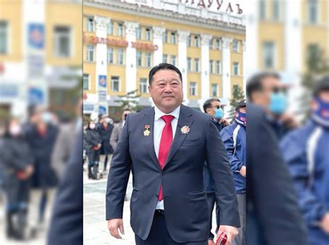 Хөдөлмөрийн баатар Т Мөнхбаярын 1 2 тэрбум төгрөгийн хахуулийн хэрэг шүүхэд шилжлээ ТАС МН