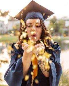 70 Aesthetic And Creative Graduation Photoshoot Ideas For Girls Best