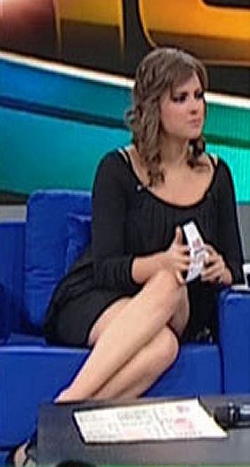 9 Hot Sexy Simge Fistikoglu Tavukcuoglu Bikini Pics