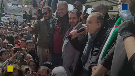 سميح شقير يغني للحرية والنصر في الجنوب السوري فيديو