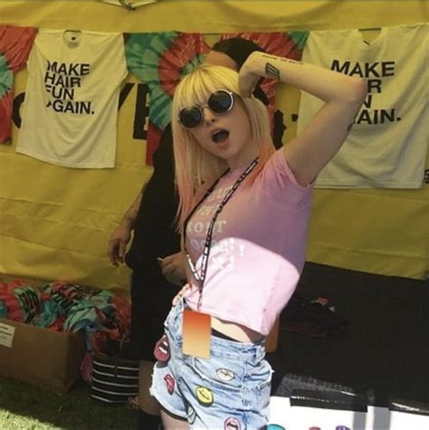 Hayley Scrolller