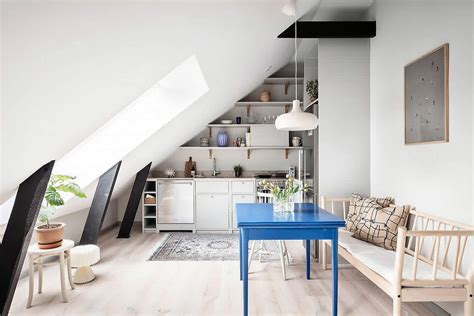 좁은 다락방을 예쁘게 리모델링한 작은집 속 작은 주방인테리어 10평대 소형 아파트인테리어