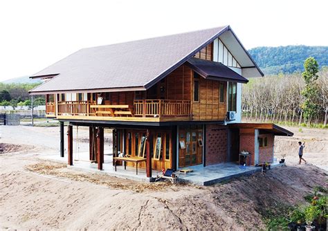 แบบบ้านไม้ 2 ชั้น ยกใต้ถุนสูง ปลูกสร้างในสวน พื้นที่ 225 ตร ม Sarakaset Com