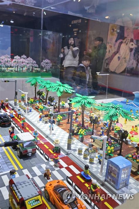 마스크 벗고 박물관 구경 연합뉴스