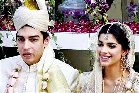 'Zindagi Gulzar Hai' actress Sanam Saeed marries childhood friend Farhan Hasan - News18