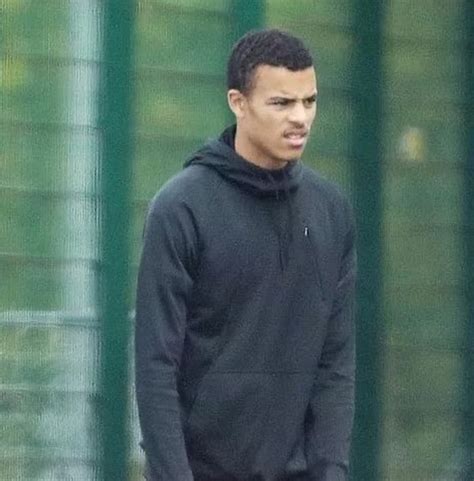 Gbeng Мейсон Гринвуд был замечен на базе Манчестер Юнайтед Он тренируется по индивидуальной