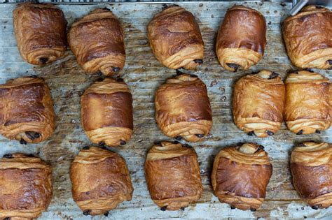 프랑스 제네빌리어스 03 11 2022 장인 제빵사 및 페이스트리 셰프 베이커리에서 초콜릿 빵 페이스트리의 세부 사항 0명에 대한 스톡 사진 및 기타 이미지 Istock