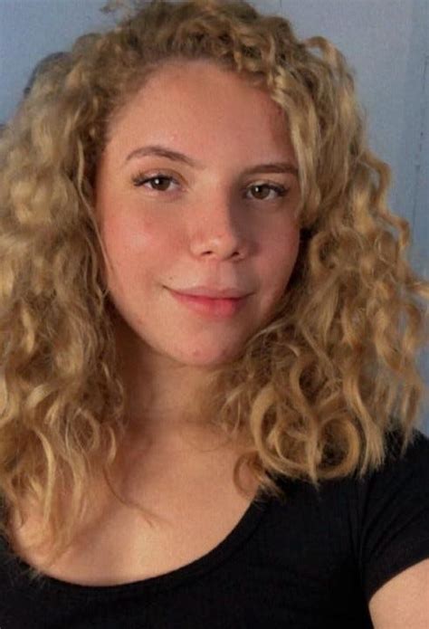 Mari Sousa Medium