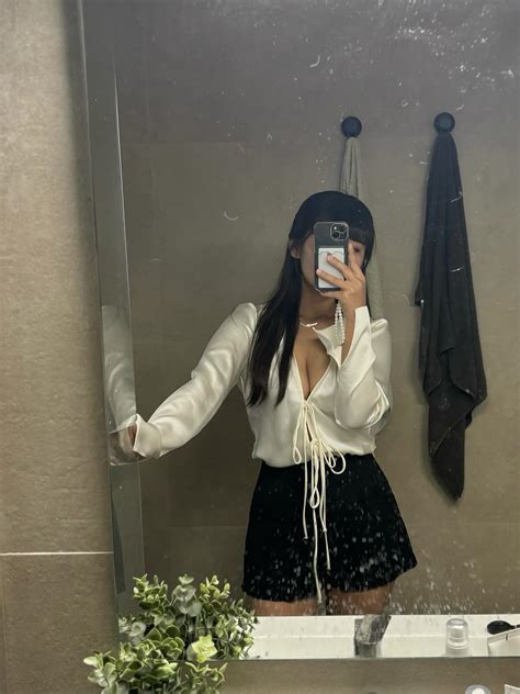 한국에서 입으면 엄마 손 바로 올라오는 옷 여기서는 잘 입고 다니는중