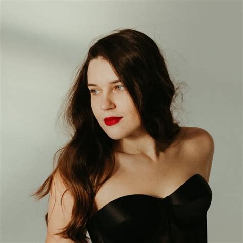 Сьогодні мене вперше покликали на побачення через лінкедін Додається в друзі іноземець і пише