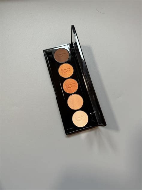 Палетка теней для век — цена 350 грн в каталоге Тени для век Купить товары для красоты и