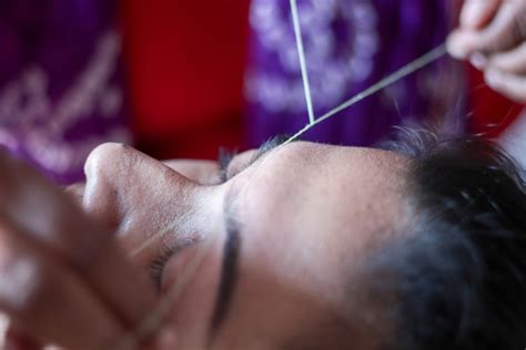 Cara Membentuk Alis Beserta Plus Minusnya Hello Sehat