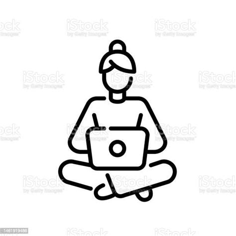 아늑한 홈 오피스 잠옷을 입은 소녀가 무릎에 노트북을 들고 앉아 있다 픽셀 완벽 편집 가능한 획 선 아이콘 가상현실에 대한 스톡 벡터 아트 및 기타 이미지 Istock