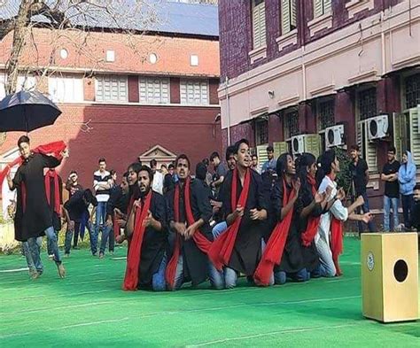 नाटक के मंंच पर उतरे Iitism के स्टूटेंड्स समाज की अल्पविकसित सोच को दी चुनाैती Iit Ism