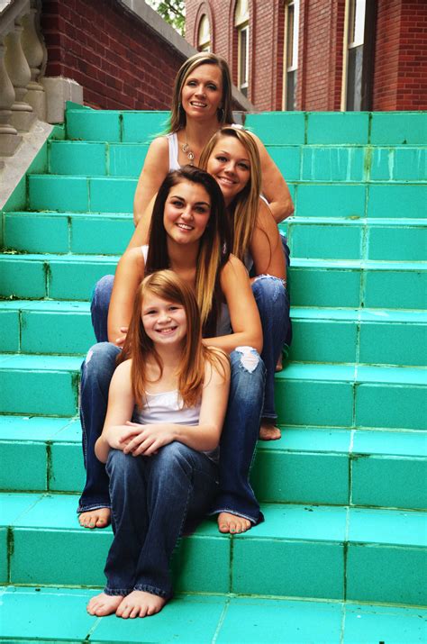 29 Mom And Two Daughters Poses Ideas To Save Today Mother Daughter