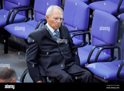 Dr Wolfgang Schäuble Mdb Deutschland Berlin Bundestag Erhebt Sich In Gedenken An Die