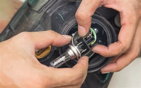 آشنایی با انوع لامپ ماشین و نحوه تعویض آن خودرو45