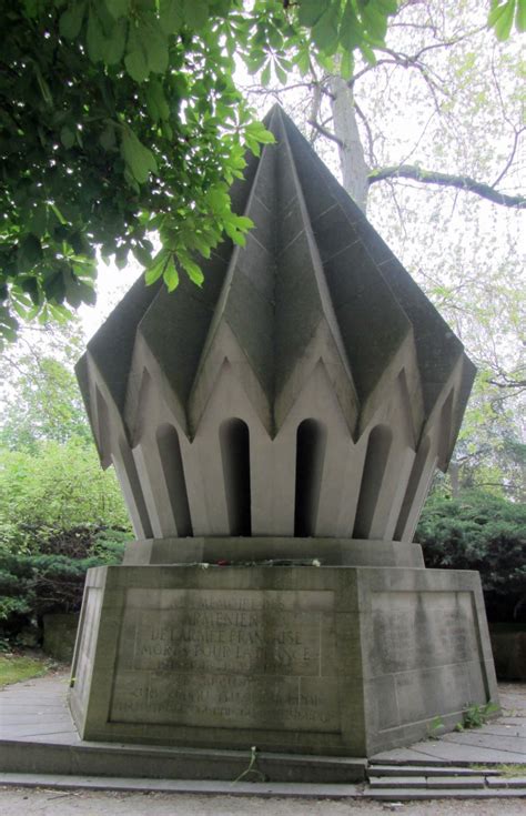 Monday Monuments And Memorials Memorial To Armenian Soldiers Père