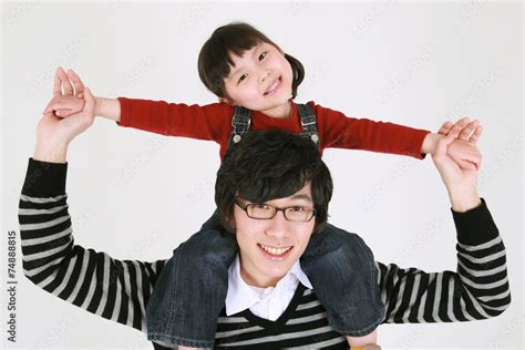 젊은 부부와 여자아이 Stock Photo Adobe Stock