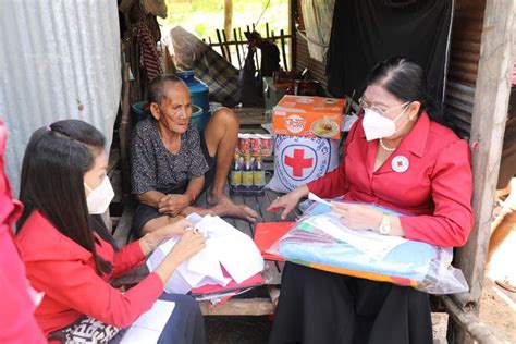 ដូនចាស់វ័យ ៨៥ឆ្នាំ រស់នៅក្នុងផ្ទះទ្រុឌទ្រោមតែម្នាក់ឯង នាស្រុកមេសាង ខេត្តព្រៃវែង