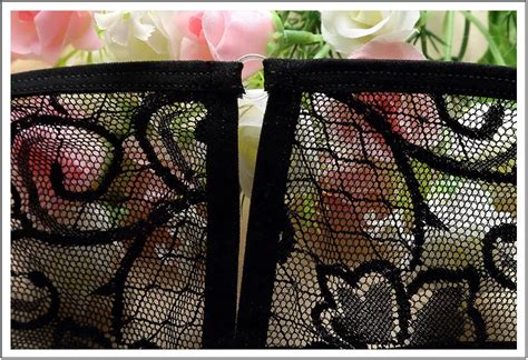 Женские пикантные эротические костюмы нижнее белье открытый бюстгальтер промежность порно