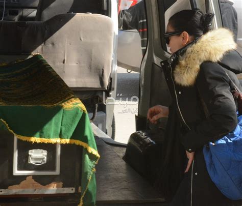 تشييع جنازة والد المطربة مى فاروق من مسجد الحصرى صور مبتدا