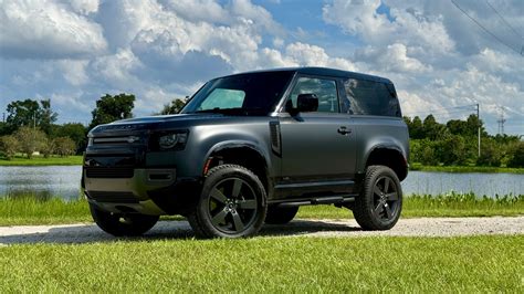 2024 Land Rover Defender 90 D300 Rmefs