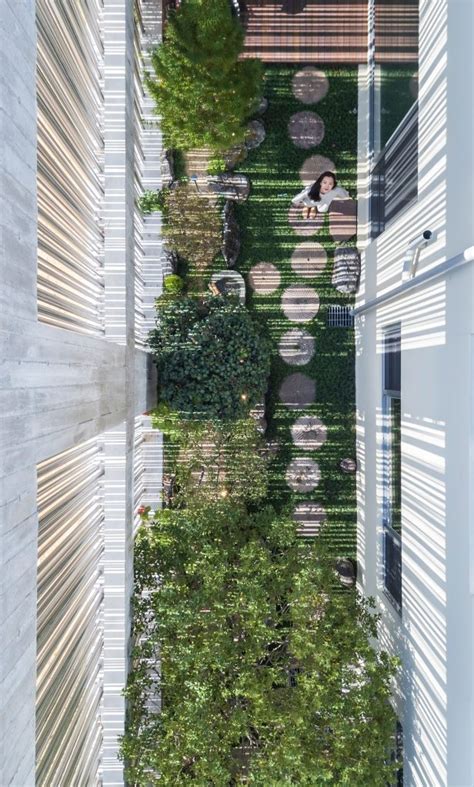 Steel Poles Screen Living Spaces And Gardens At South Korean Home