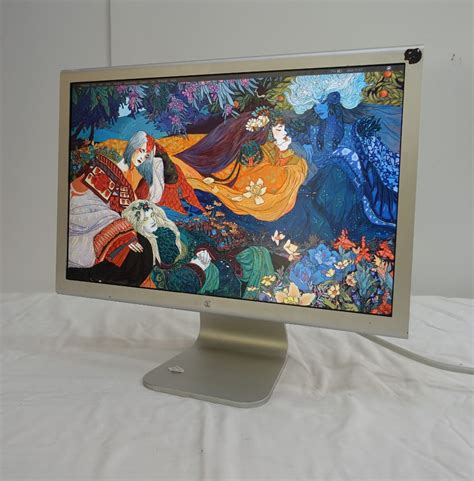 Apple cinema display 20″ – The White Box