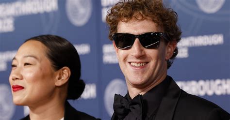 자선사업 큰손 저커버그 부부 정치적 부담에 지원대폭 축소