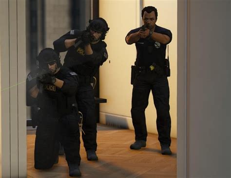 Lspd Swat And Patrol Officers Raid Apartment In North Los Santos R Lspdfr