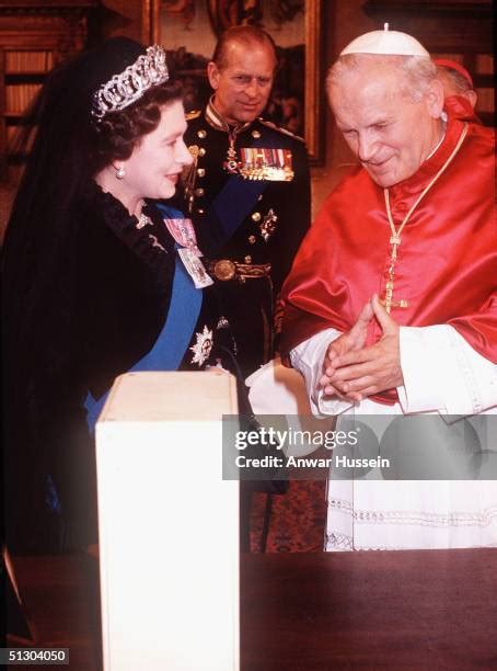 Queen Elizabeth Ii And Pope John Paul Ii Photos And Premium High Res
