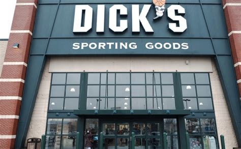 Dicks Sporting Goods Beats Revenue Expectations After Holiday Season Wwd