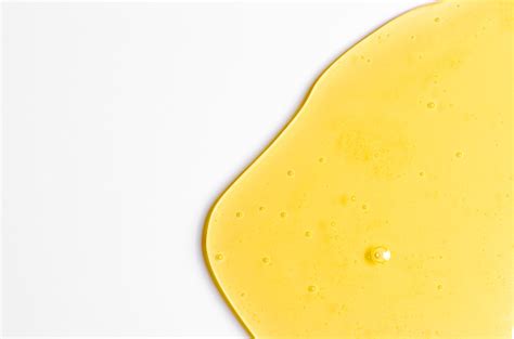 신선한 꿀 이나 합성 오일 또는 식물성 기름 흰색 배경입니다 공간을 복사합니다 꿀에 대한 스톡 사진 및 기타 이미지 꿀 방울 숟가락 Istock