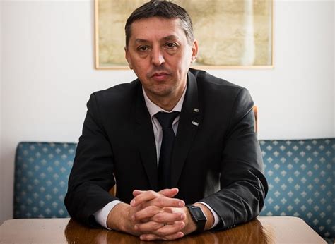 Ministrul Sătmărean Daniel David Anunță Că Va Dona Lunar 25 Din Salariu Unde Vor Merge Banii