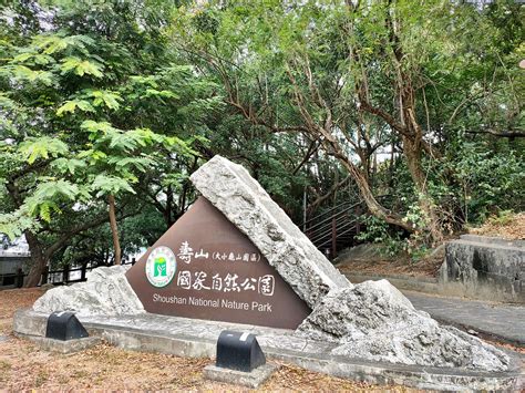 高雄左營｜漫遊舊城小旅行，古蹟與書院巡禮，探訪蓮池潭秘境、嘗在地美食小吃 輕旅行
