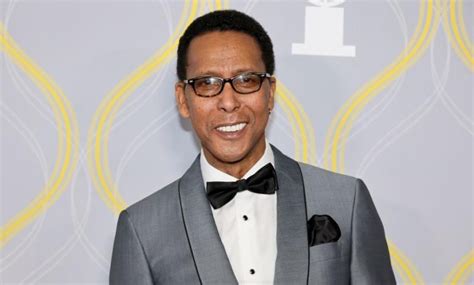 وفاة رون سيفاس جونز بعد معاناة مع المرض Jadeedoha