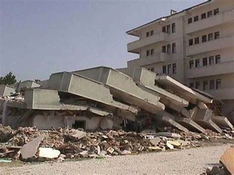 İzmit Earthquake Of 1999 Marmara Region Magnitude 74 Aftershocks Britannica