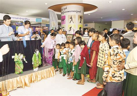 ၇၆ နှစ်မြောက် လွတ်လပ်ရေးနေ့အထိမ်းအမှတ် လူငယ်နှင့်စာပေအနုပညာပွဲတော်၌ က