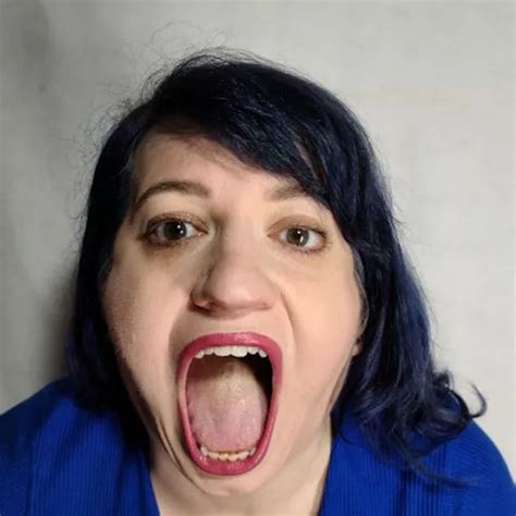 Big Mouthed Woman Breaks World Record For Most Sizeable Gob In