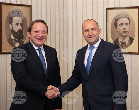 Президентът Румен Радев ще се срещне с еврокомисар Оливер Вархеи в понеделник Утро