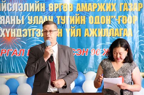 Сентерра Гоулд компани нярай хүүхдийн унтуулгын аппарат зөөврийн инкубатор хандивлав