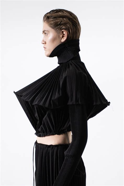 Dzhus Designs Metamorphosing Pseudo Clothing Collection