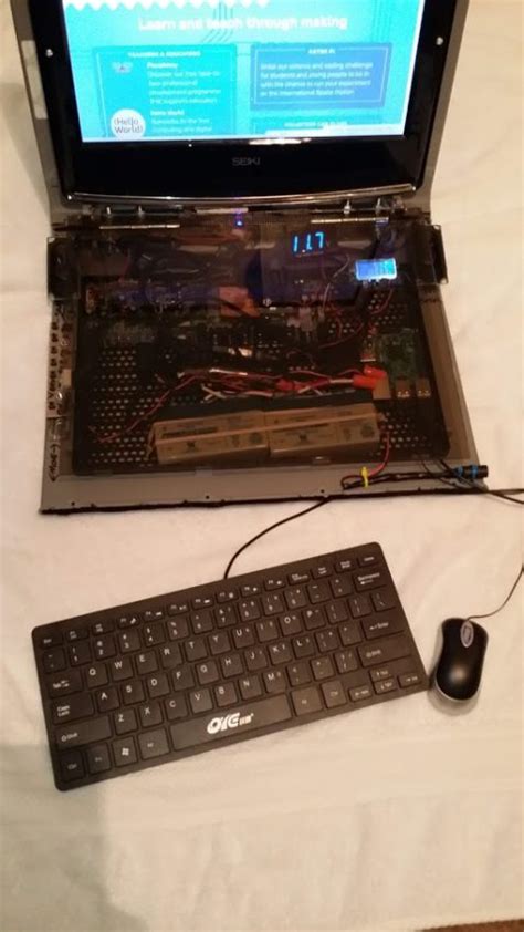 Raspberry Pi 3 Laptop