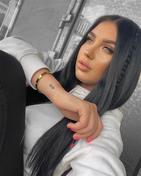 Iulia Carmen Fotomodel R Roboners