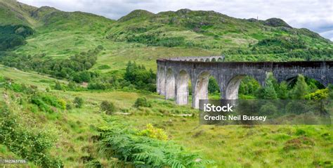 Panorama Del Viaducto De Glenfinnan Entre Hermosos Paisajes De Las