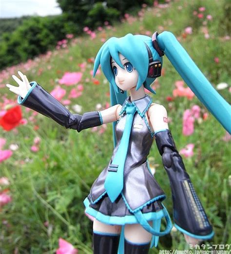 Figma Hatsune Miku My Anime Shelf