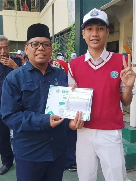 Sma Kosgoro Bogor Memberikan Apresiasi Beasiswa Prestasi Nonakademik Kepada 50 Siswa Berprestasi