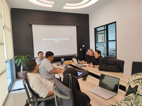 Apple Developer Academy Infinite Learning Batam Menawarkan Program
